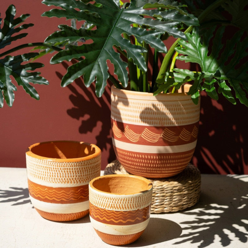 Large Textured Terracotta Cache Pot – Paraíso Plant Studio